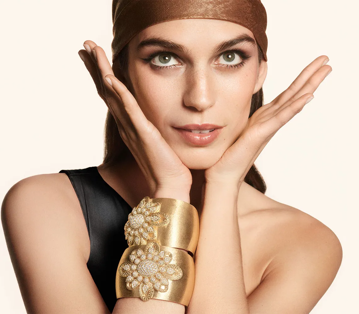 Necklace Types: 10 Different Choices to Wear Round Your Neck