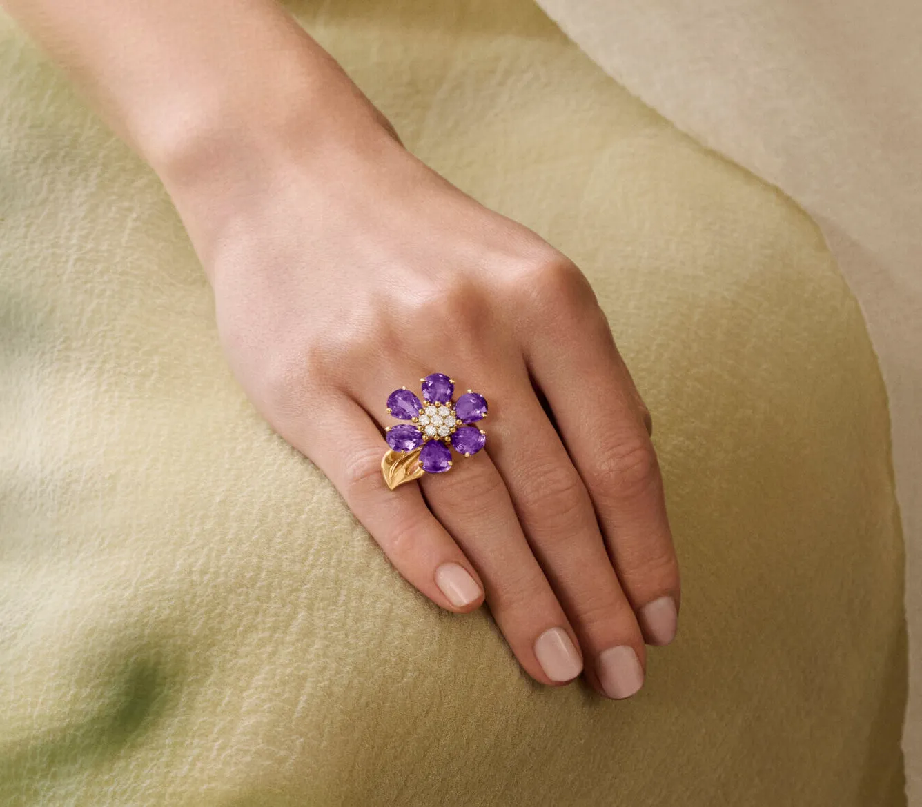 Necklace Types: 10 Different Choices to Wear Round Your Neck