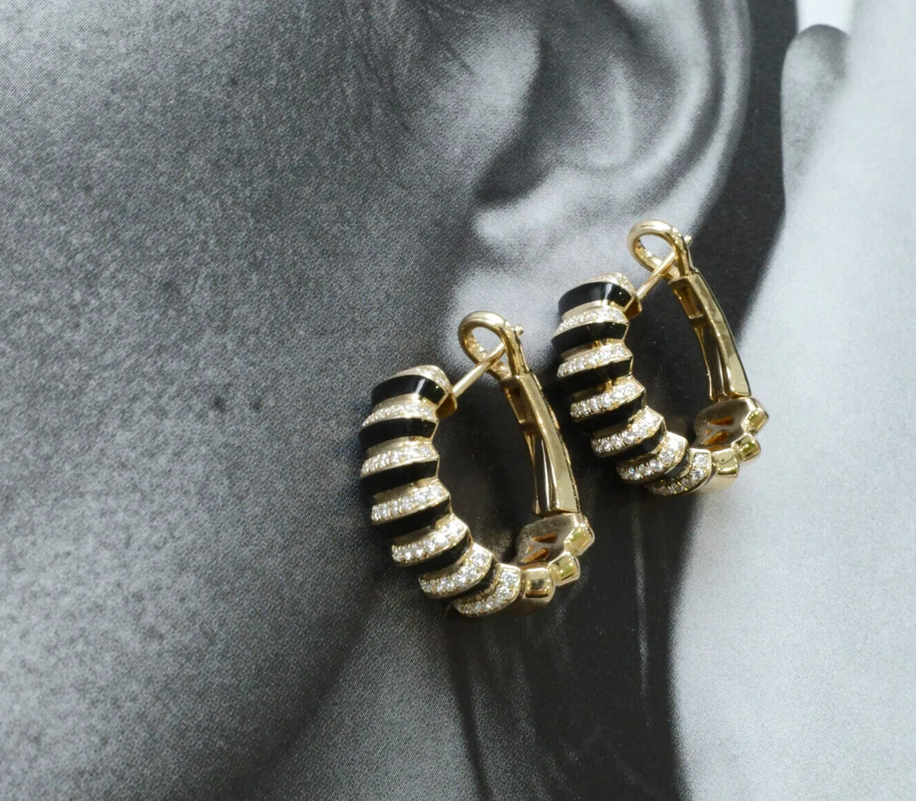 Necklace Types: 10 Different Choices to Wear Round Your Neck