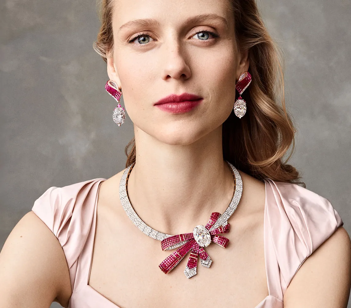 Necklace Types: 10 Different Choices to Wear Round Your Neck