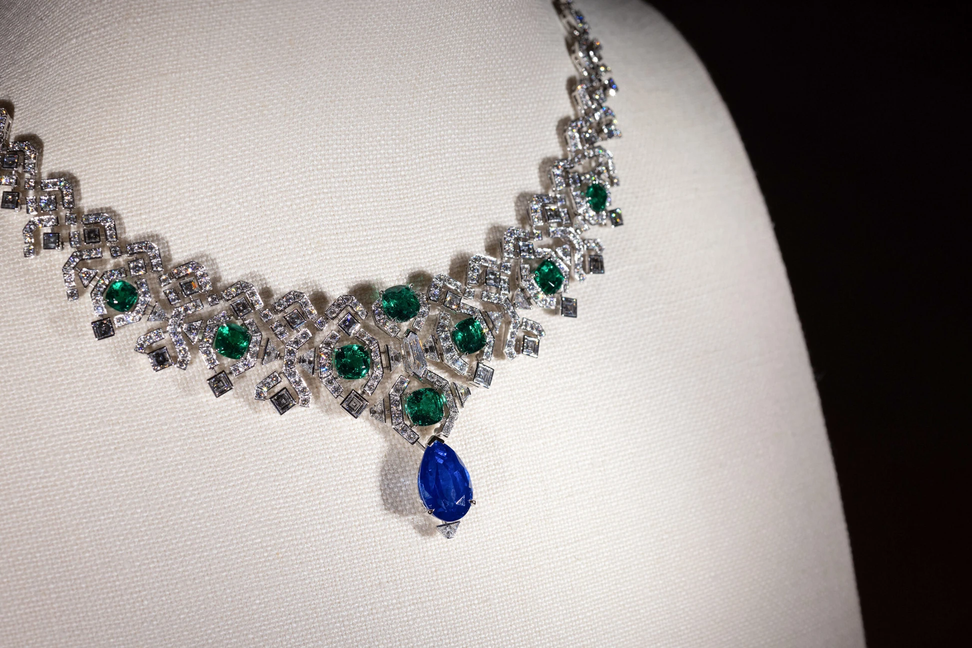 Exploring Balance with Cartier En Équilibre High Jewellery