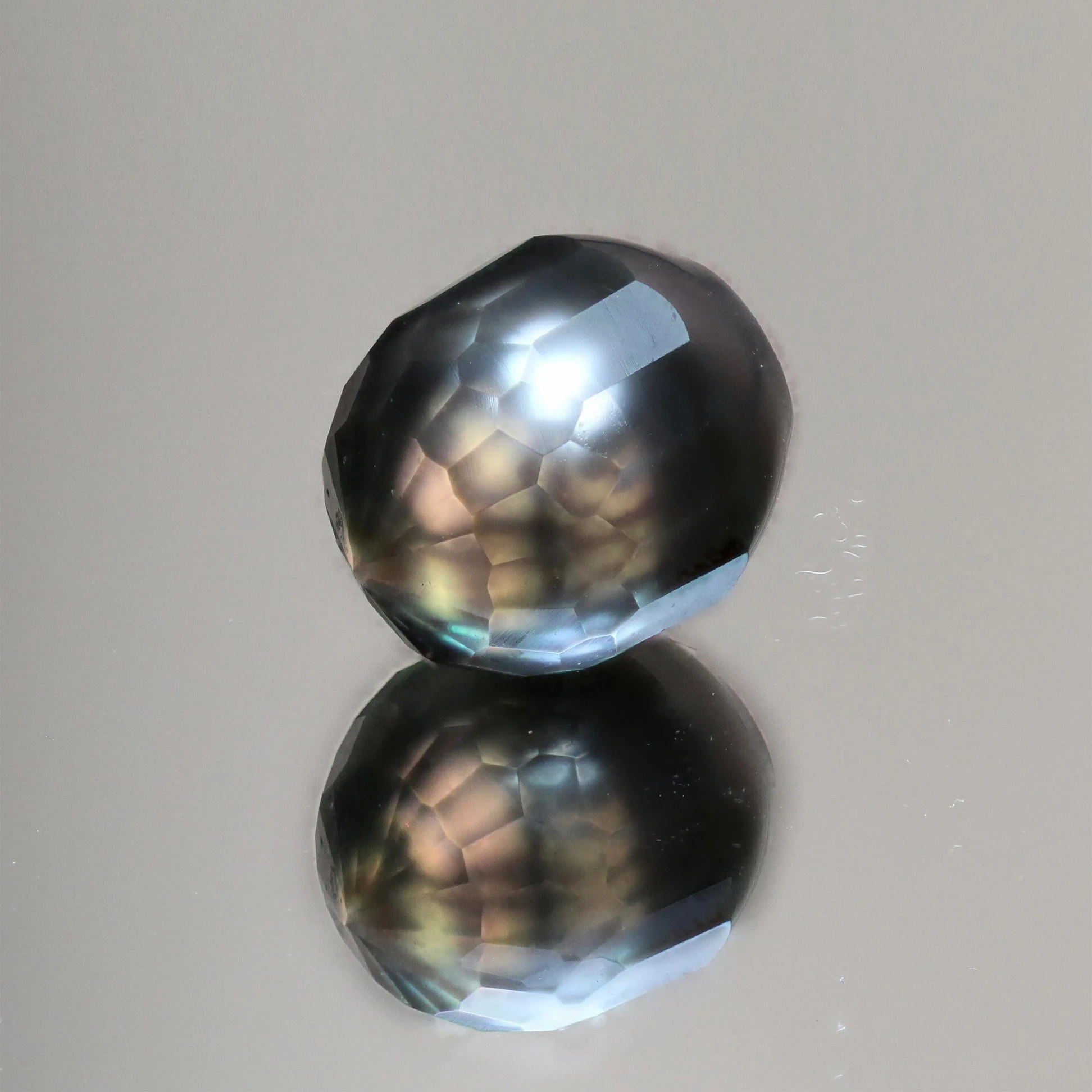 Faceted Pearl: the Mineral that Leaves no Room for Indifference